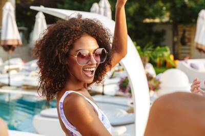 Pele descascada pode causar manchas? 5 cuidados para quem exagerou no ...