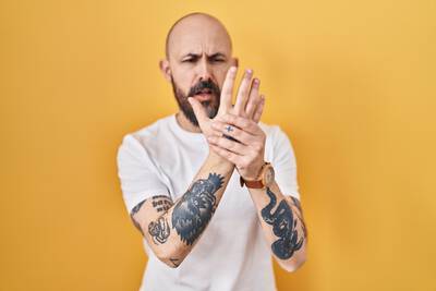 Tatuagem inflamada: quais são as causas e como evitar?